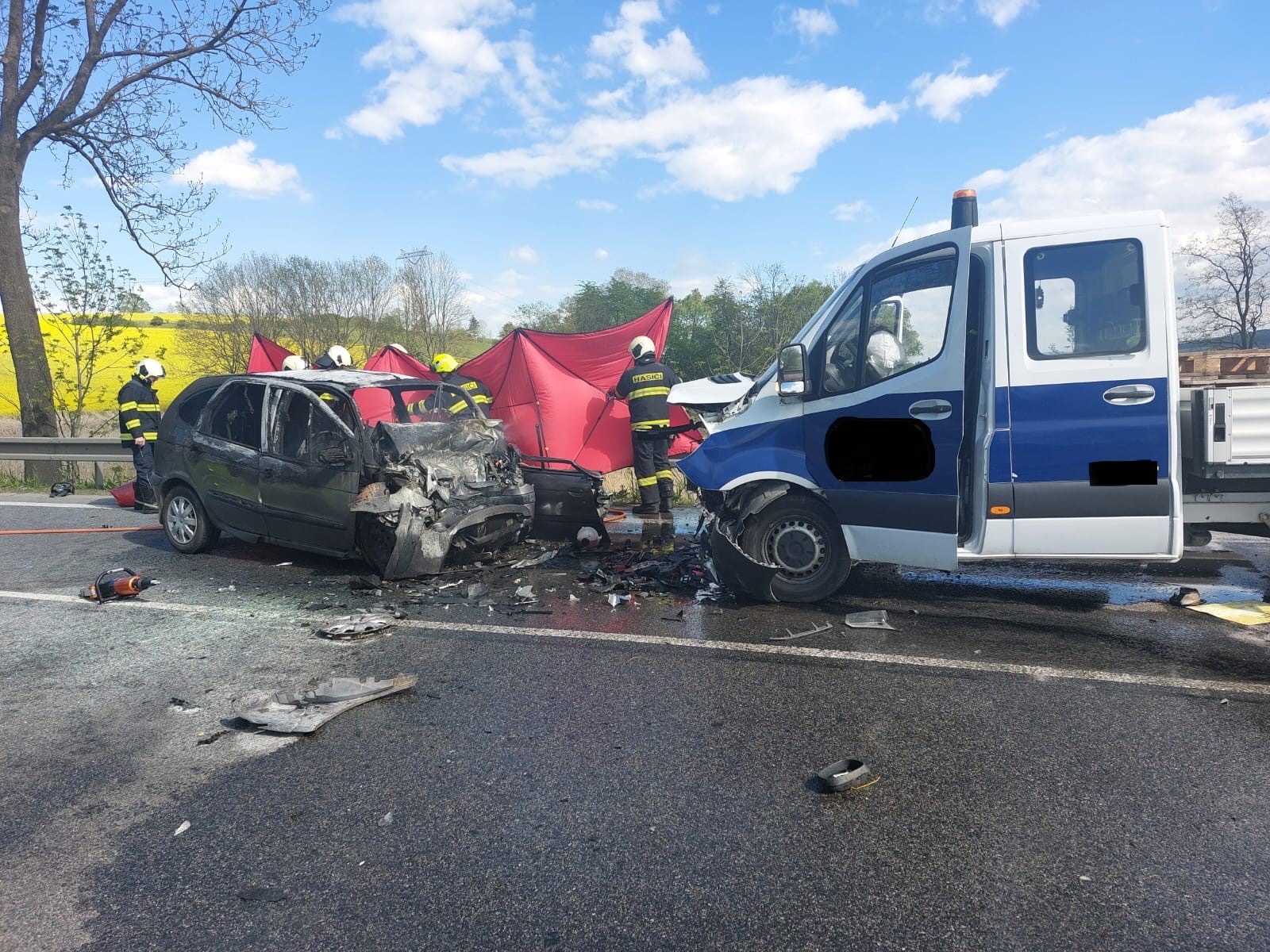 AKTUALIZOVÁNO: Tragická nehoda u Řepice. Jedna osoba zemřela, dva lidé ...