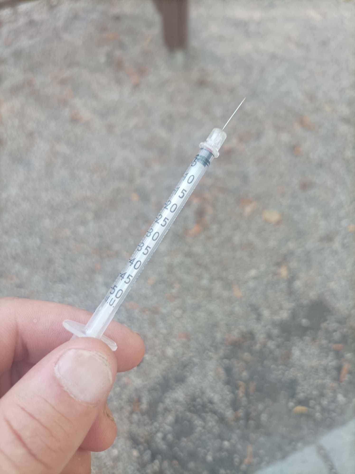 Malý chlapec našel na hřišti v Palackého sadech v Písku injekční ...