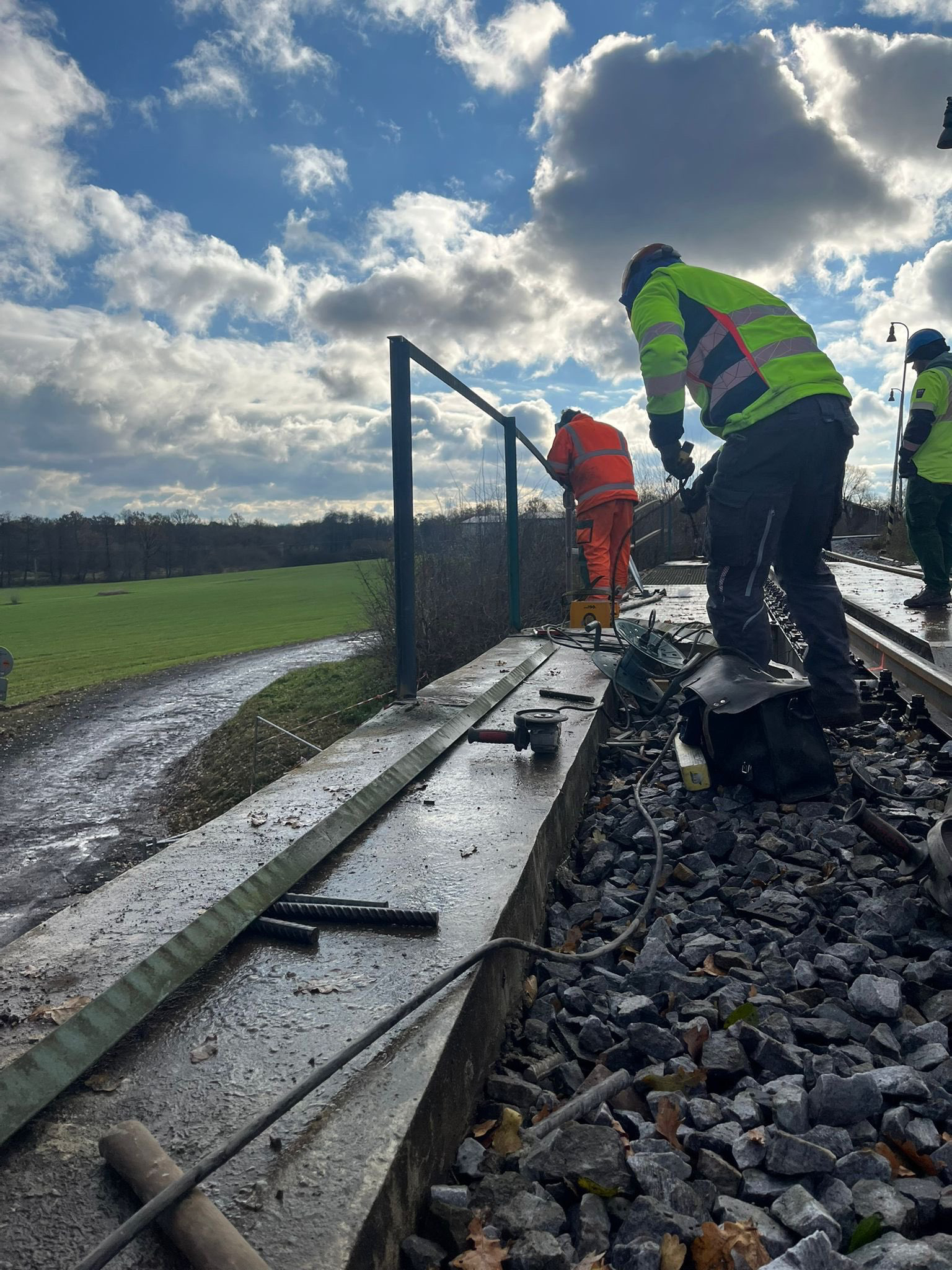 Na provizorní most u Čimelic se vrátily vlaky | Jižní Čechy Teď!