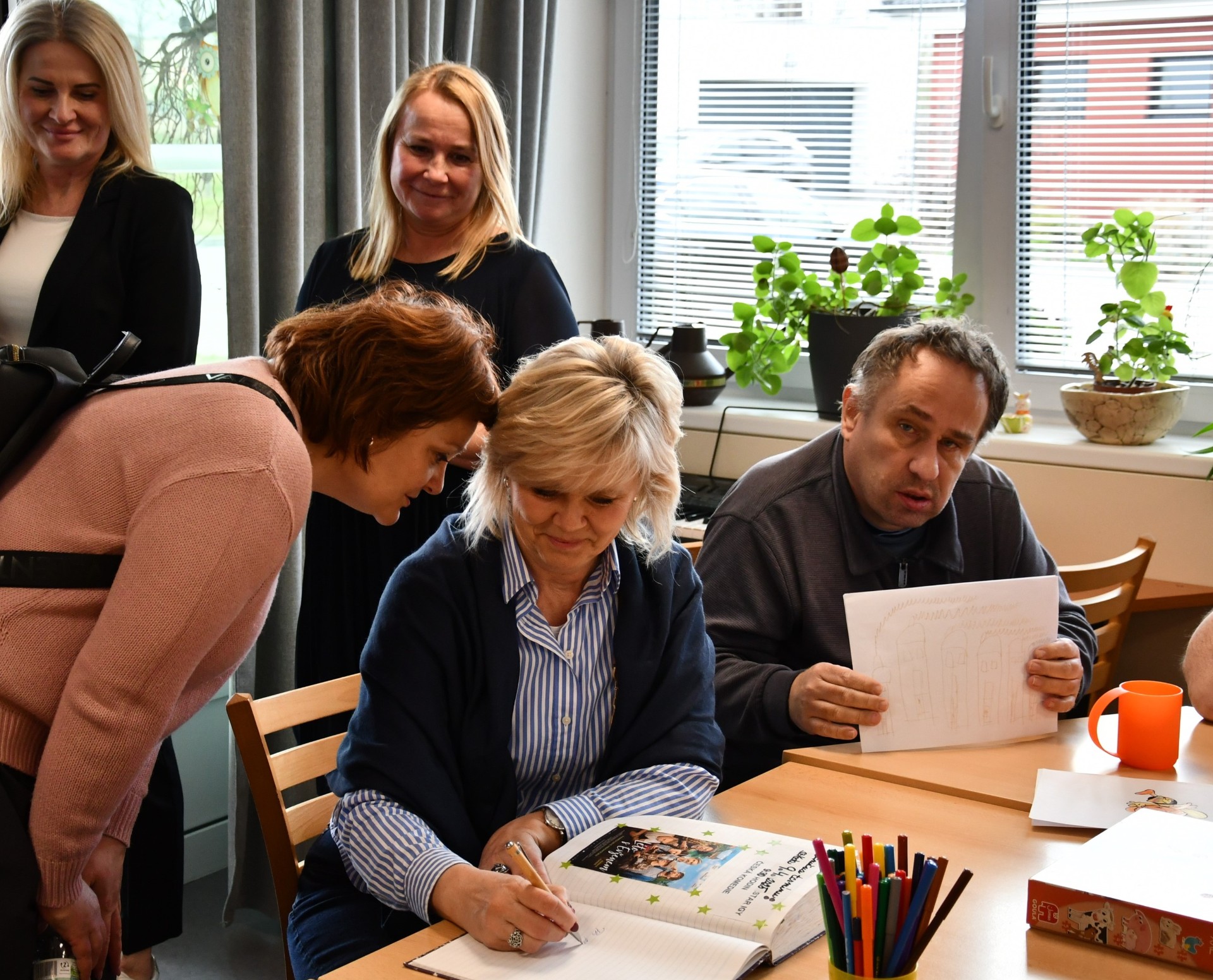 První dáma Eva Pavlová navštívila Domov Libníč a Centrum sociálních služeb Empatie | Jižní Čechy ...