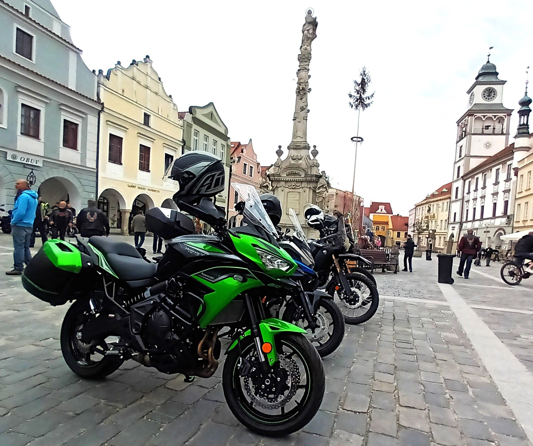 V Třeboni požehnaný motocykl BMW honil školního rošťáka Rouska ve filmu ...