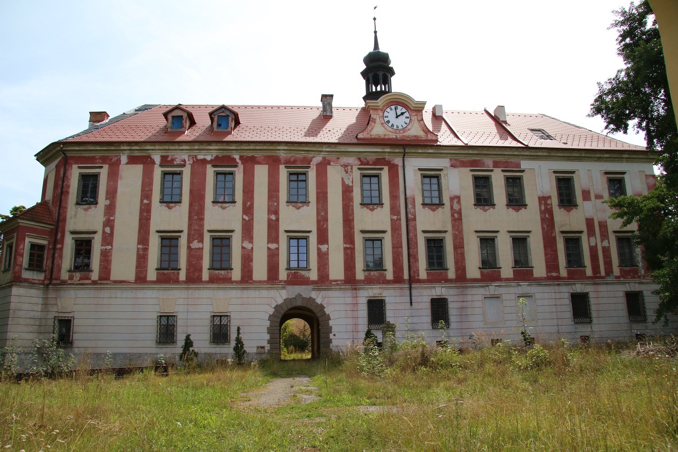Ze zámku v Protivíně zmizel stroj věžních hodin | Jižní Čechy Teď!